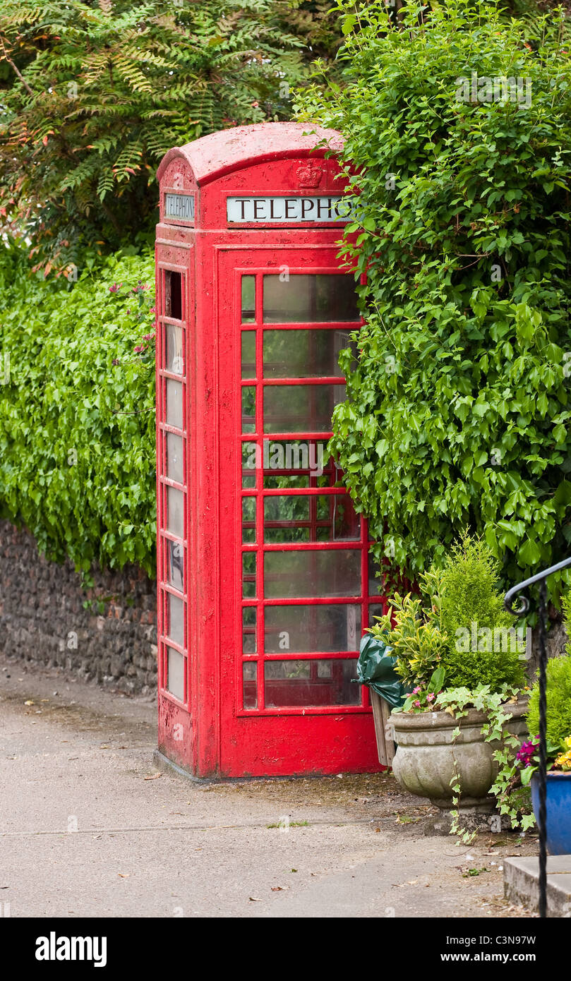 Iconic red phone box Stock Photo - Alamy