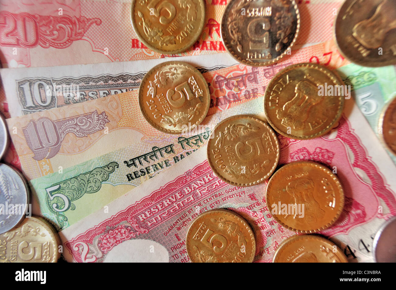 5 rupee note hi-res stock photography and images - Alamy