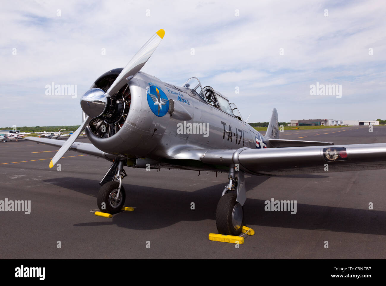 Harvard aeroplane aircraft plane hi-res stock photography and images ...