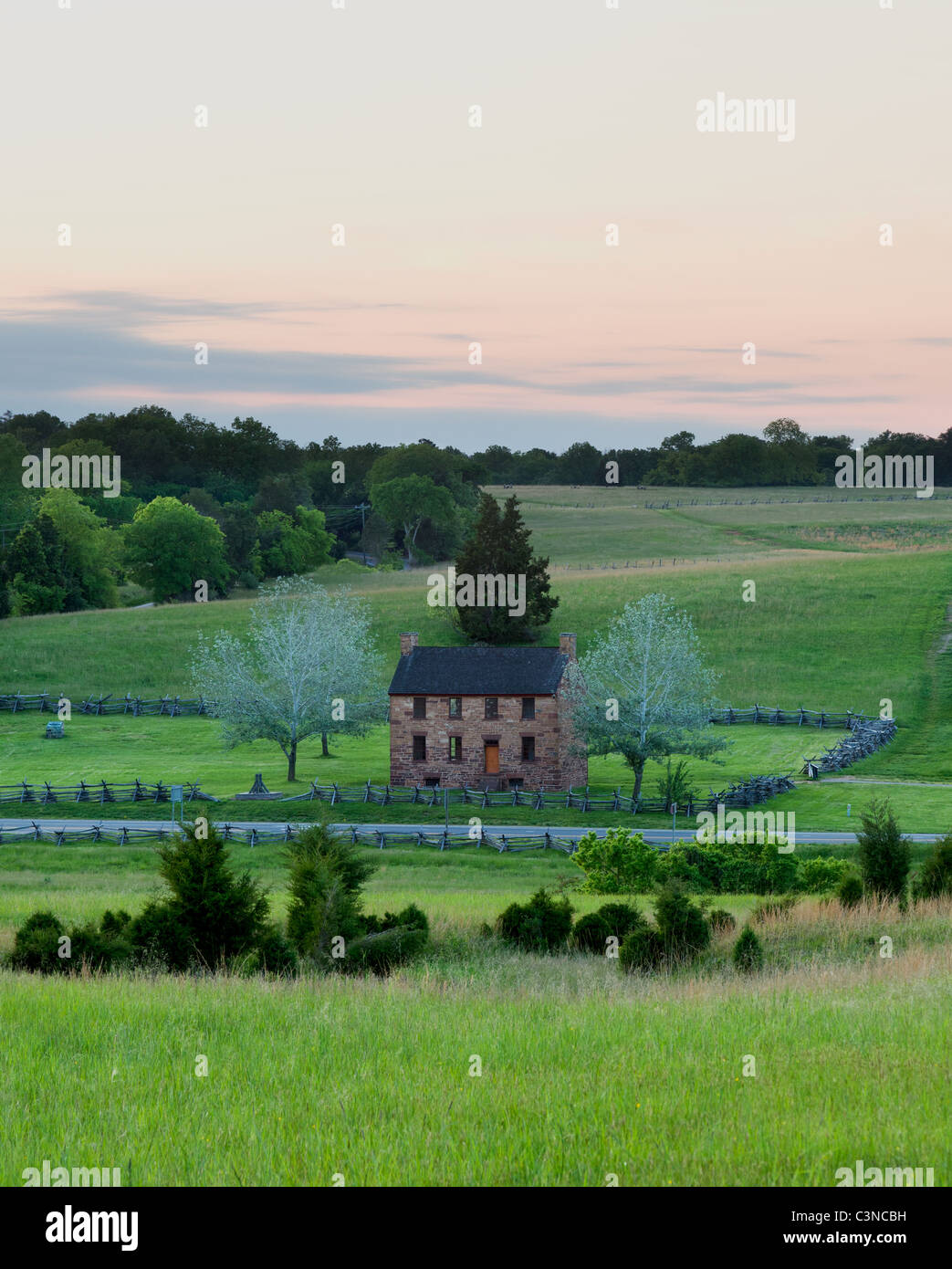 The old stone house in the center of the Manassas Civil War battlefield ...