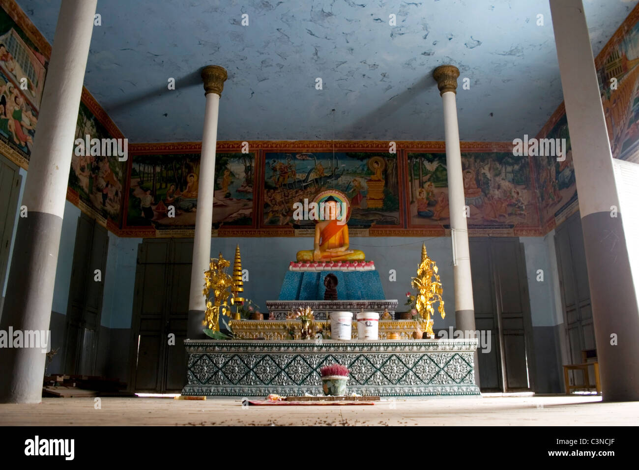 Buddhist altar in wat cambodia hi-res stock photography and images - Alamy
