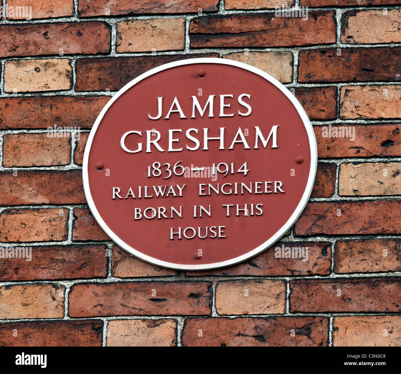 Red heritage plaque hi-res stock photography and images - Alamy