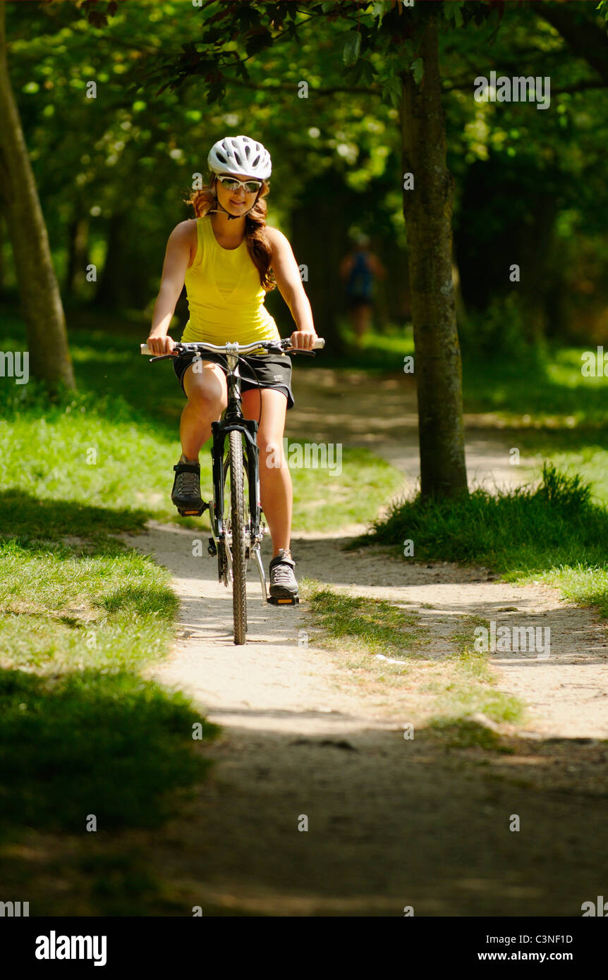 Cycling in brighton hi-res stock photography and images - Alamy