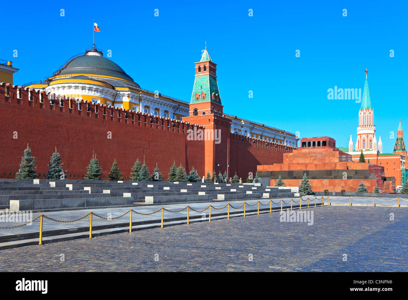 View of the Mausoleum of Lenin and Kremlin wall on Red Square, Moscow ...