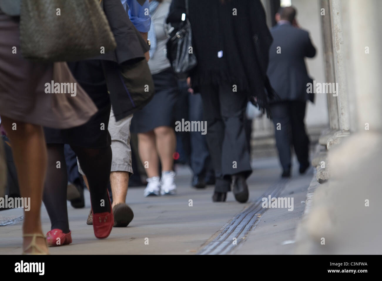 Commuters crowd london hi-res stock photography and images - Alamy