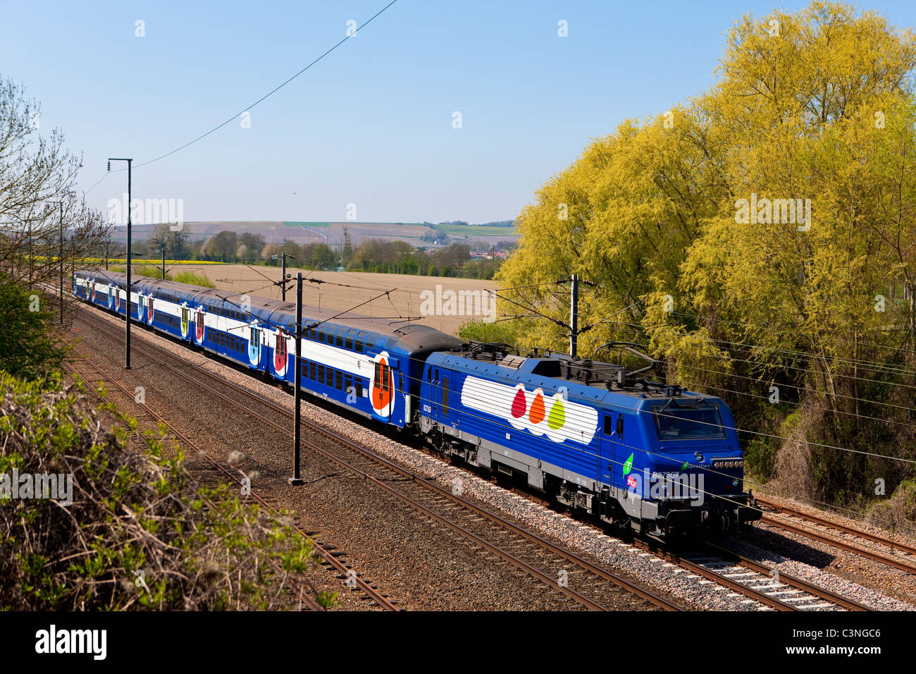 Suburban commuter rail hi-res stock photography and images - Alamy