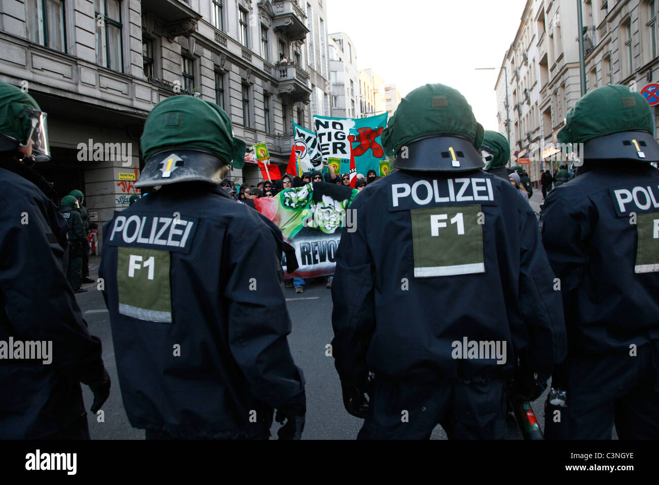 German riot police officers confront leftists and Antifa extreme-left ...
