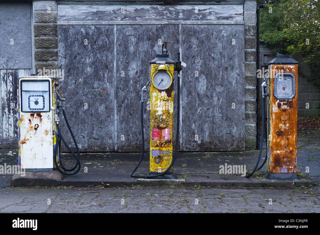 Rusty old fuel pumps hi-res stock photography and images - Alamy