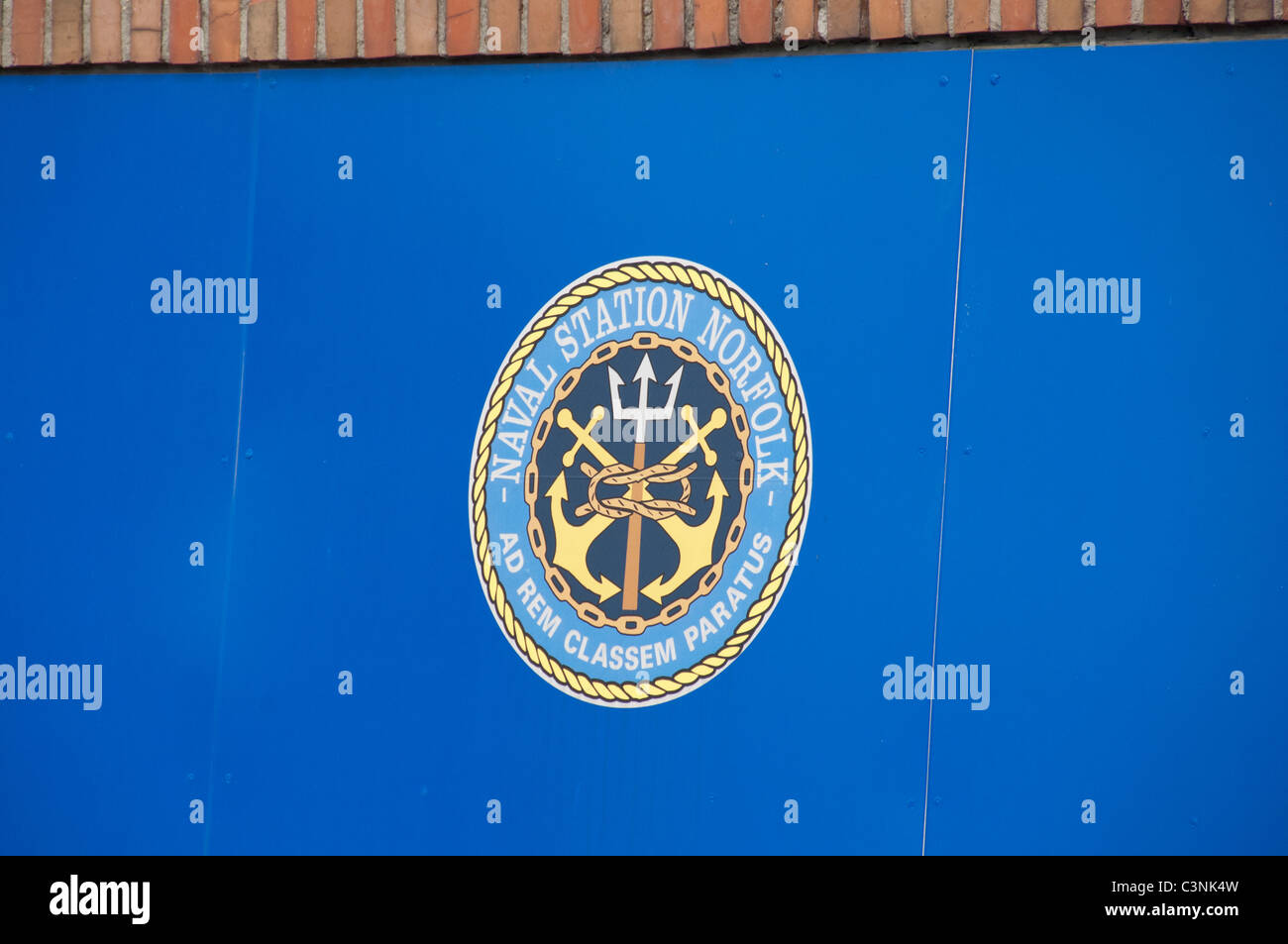 Us navy logo hi-res stock photography and images - Alamy