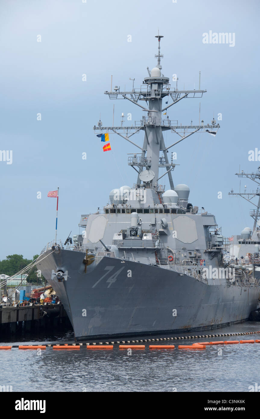 Norfolk naval shipyard hi-res stock photography and images - Alamy