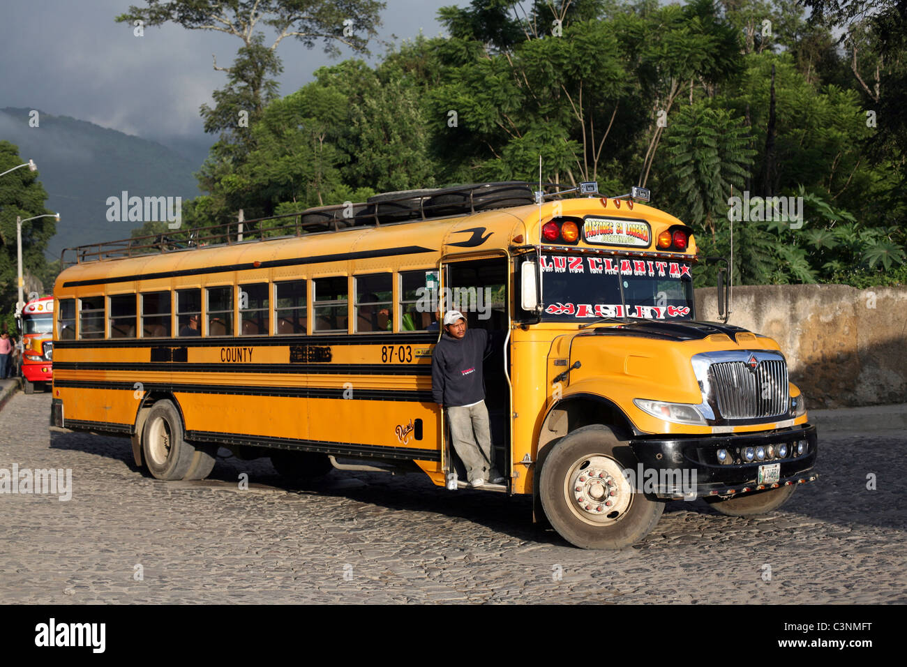 Early morning buses on 1 Calle Poniente Stock Photo - Alamy