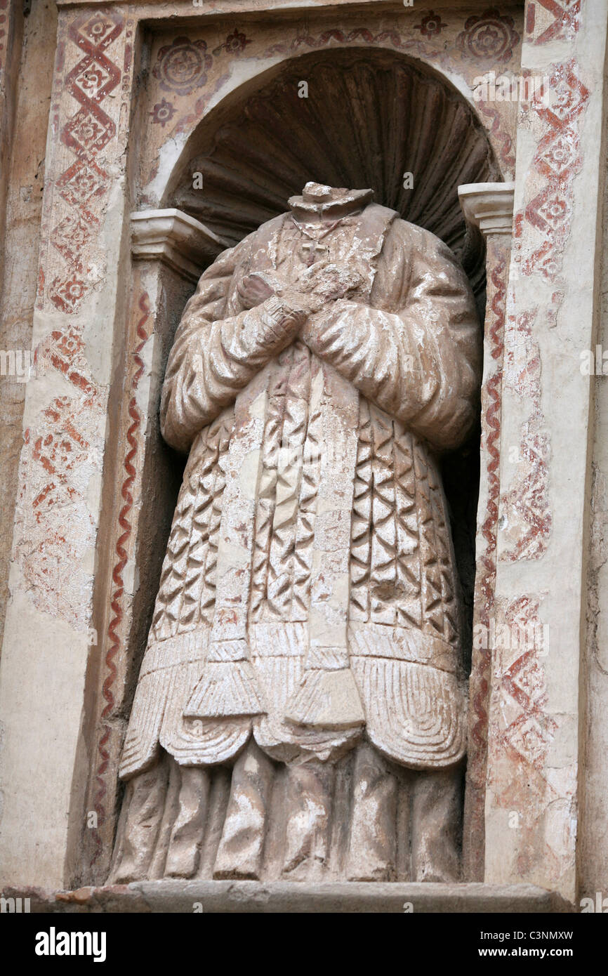 Broken statue jesus hi-res stock photography and images - Alamy