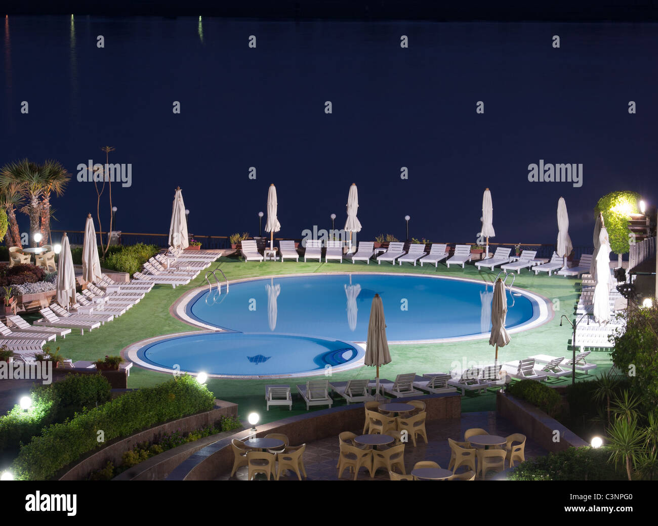 Night view swimming pool hi-res stock photography and images - Alamy