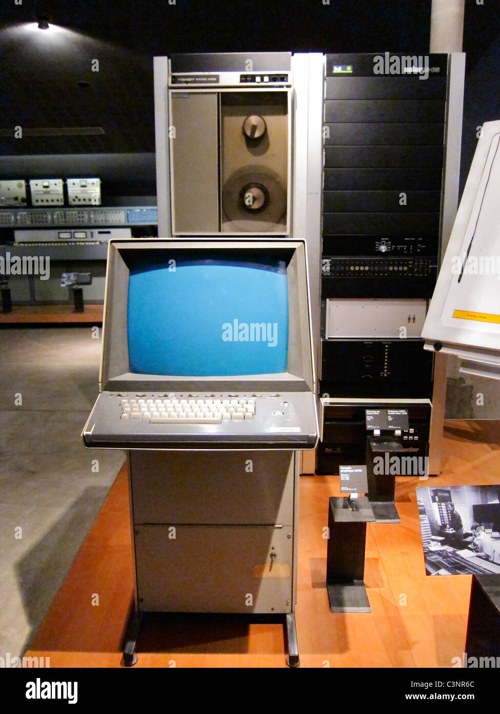 Old computer 1970s hi-res stock photography and images - Alamy