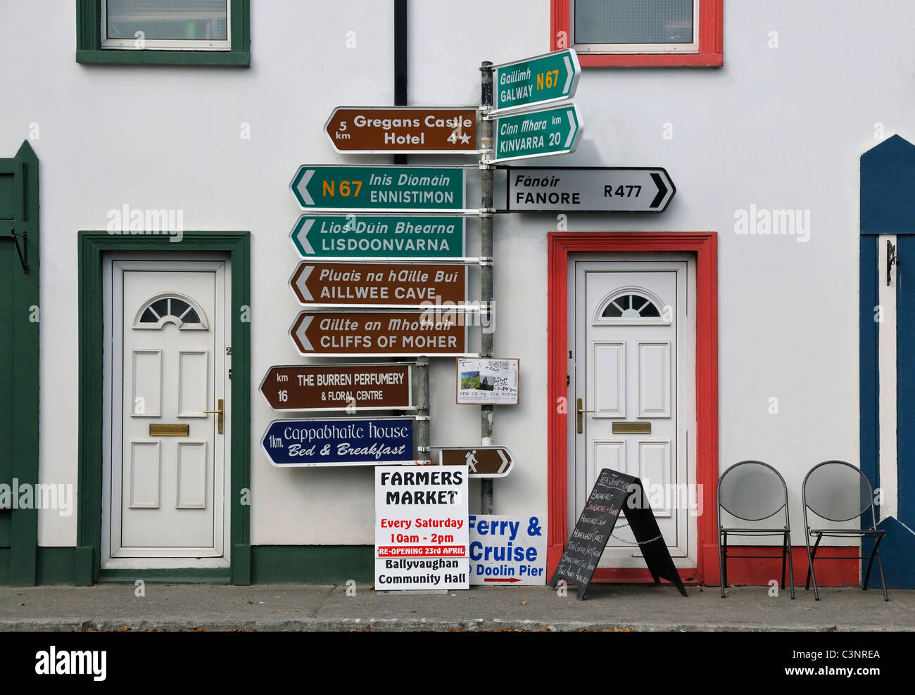 Colourful signposts hi-res stock photography and images - Alamy