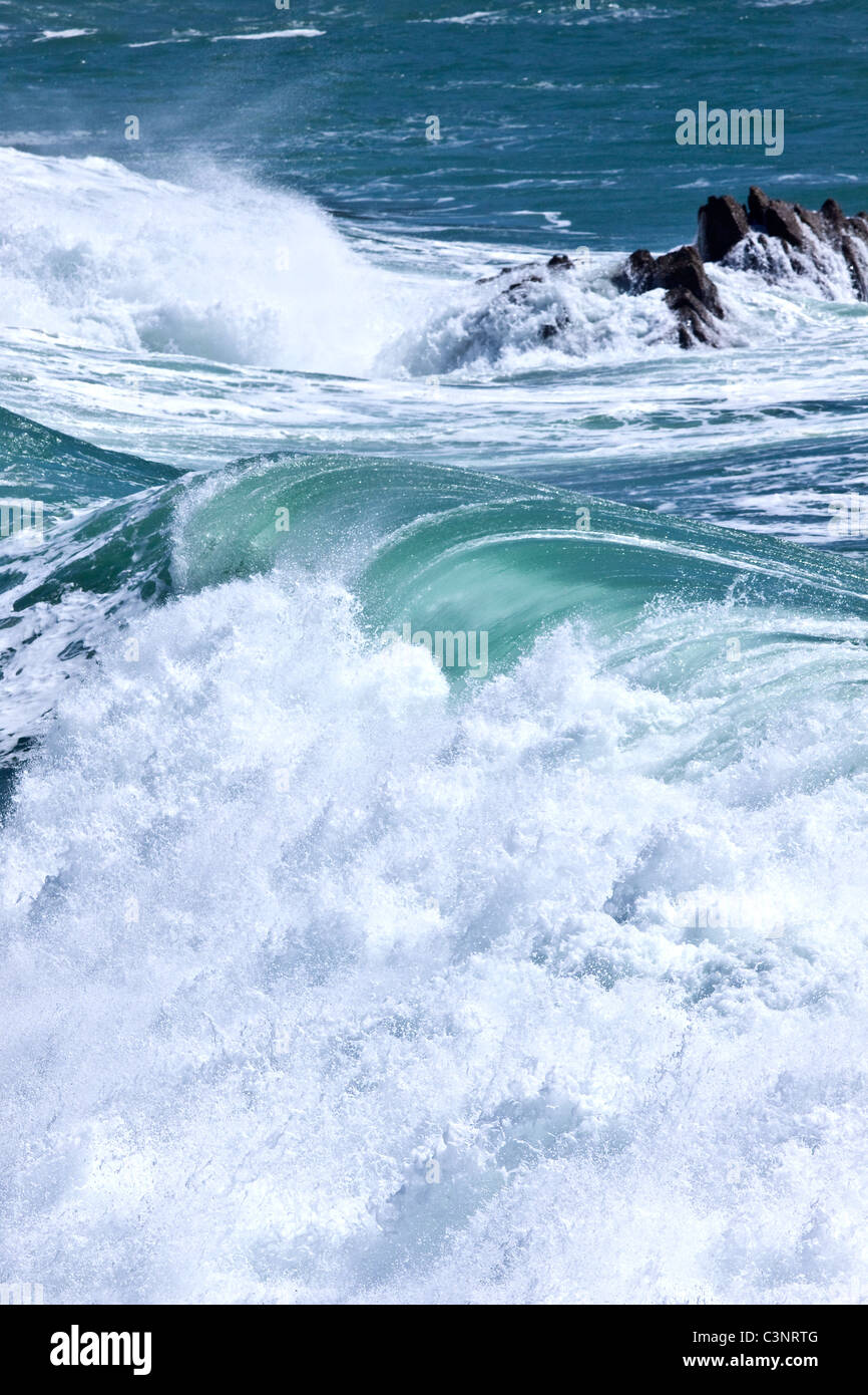 Rolling in waves from rocky hi-res stock photography and images - Alamy