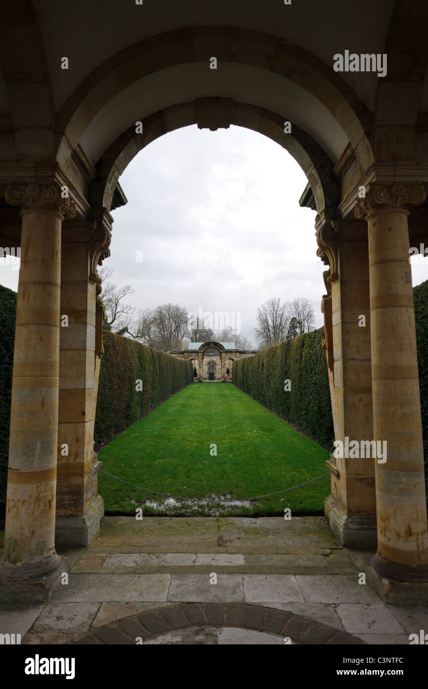 Castle pillars hi-res stock photography and images - Alamy