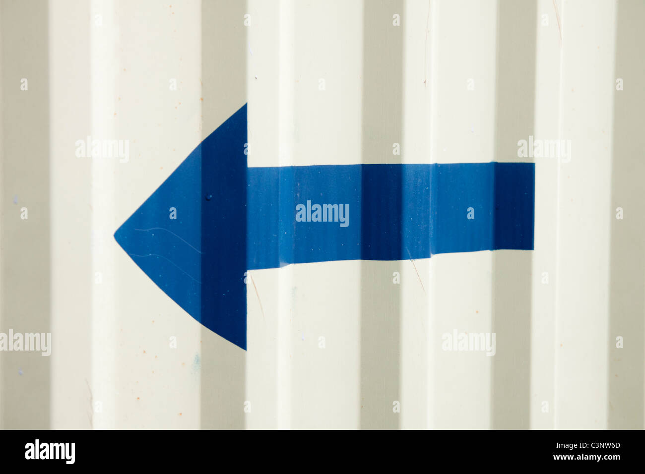 Blue arrow is pointing left hi-res stock photography and images - Alamy