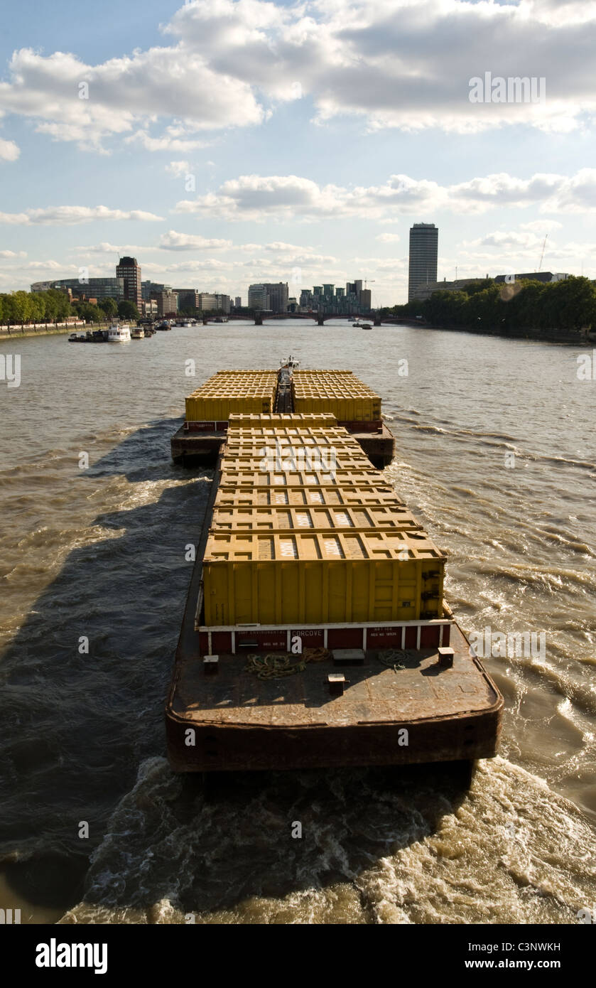Waste barges on the thames hi-res stock photography and images - Alamy