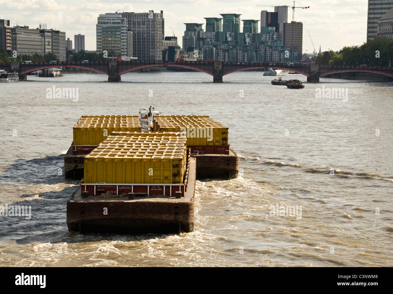 Waste barges on the thames hi-res stock photography and images - Alamy