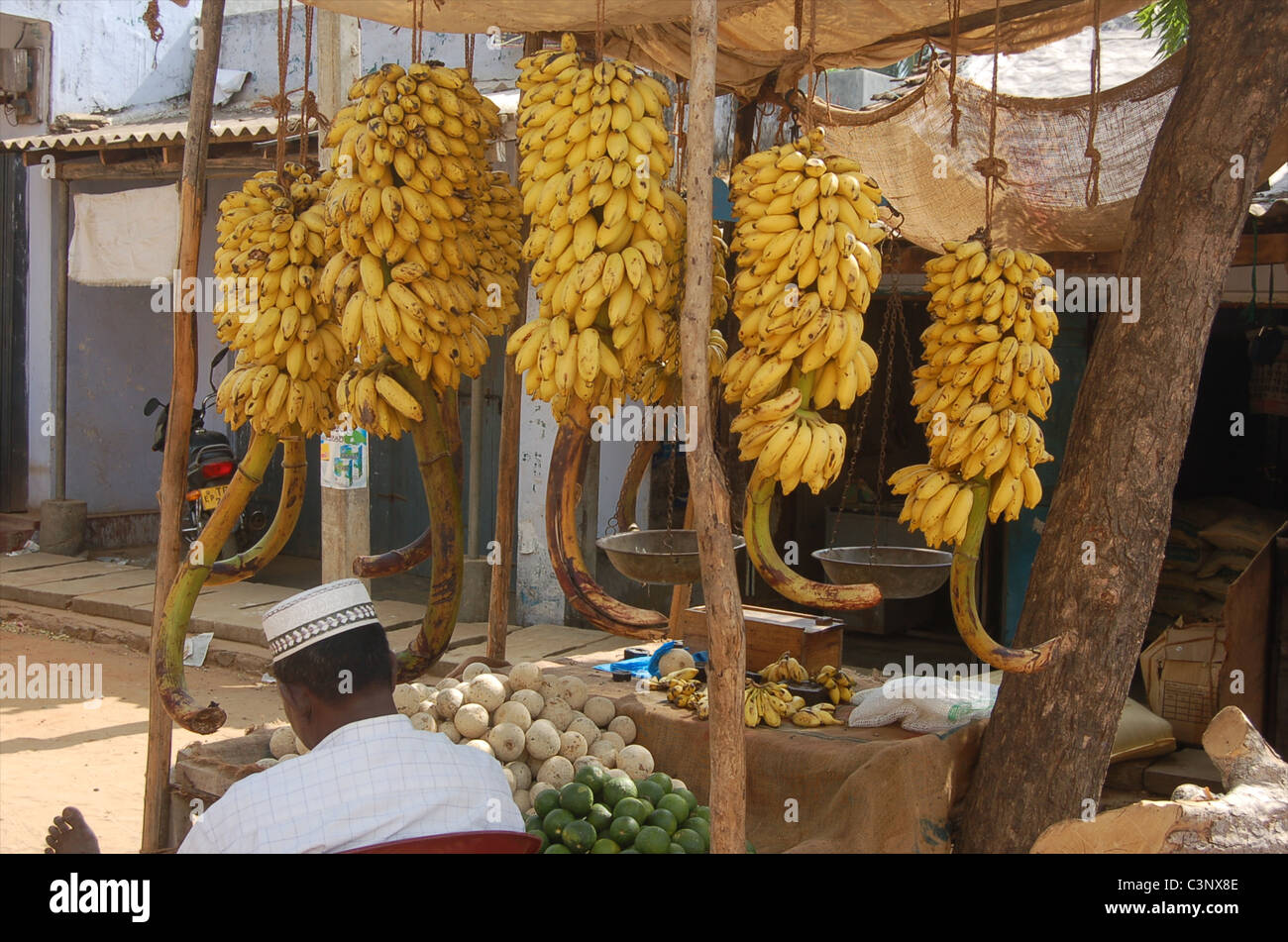 A stall holder in Pottuvil, Sri Lanka Stock Photo - Alamy