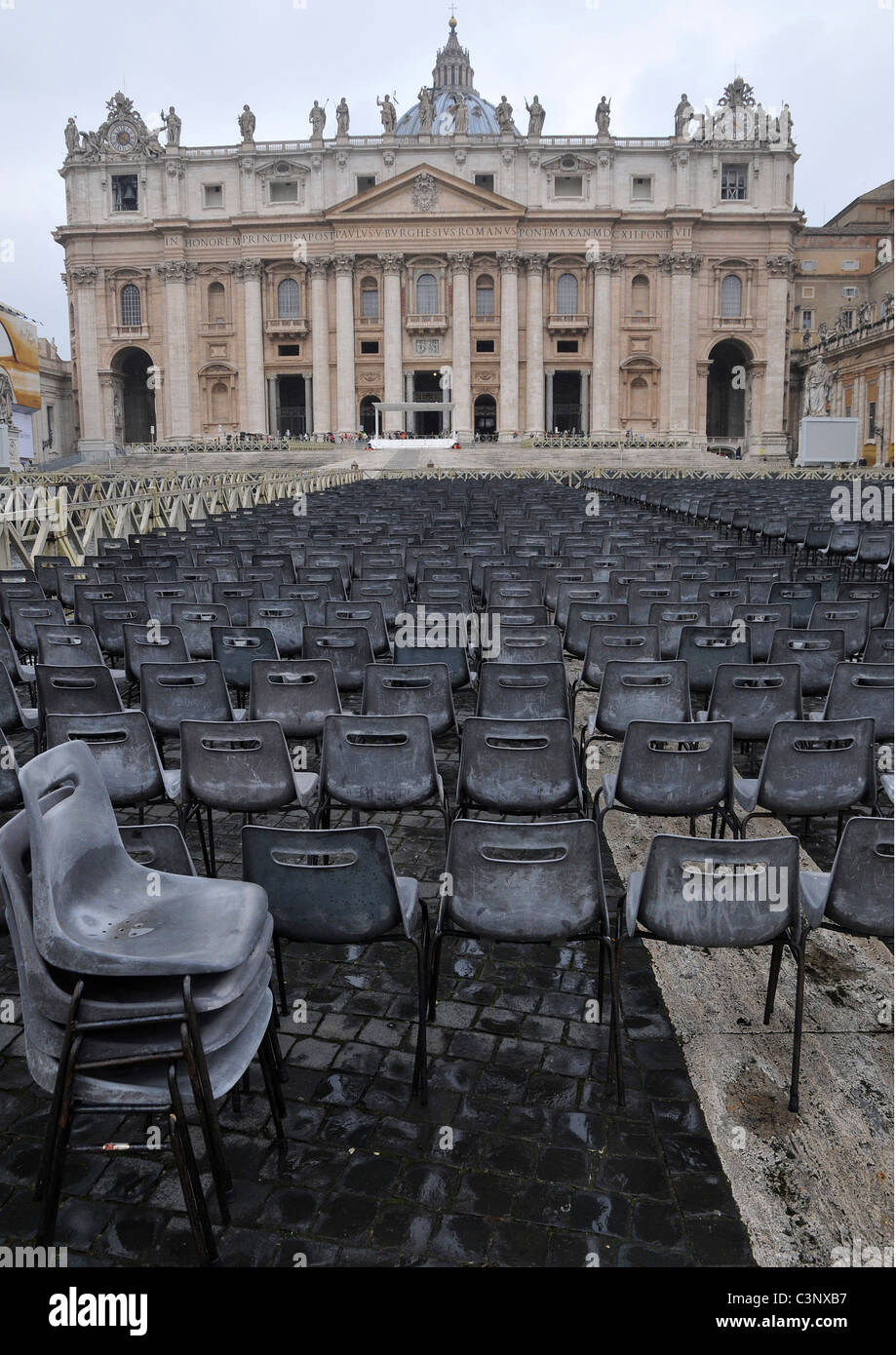 Empty vatican hi-res stock photography and images - Alamy