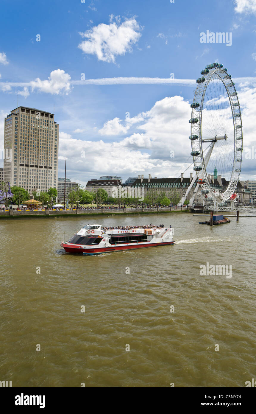 Thames ferries hi-res stock photography and images - Alamy