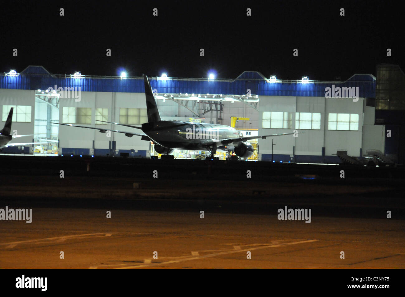 Gatwick boeing hangar hi-res stock photography and images - Alamy