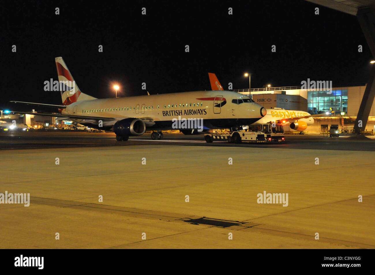 Gatwick airport night boeing 737 hi-res stock photography and images ...