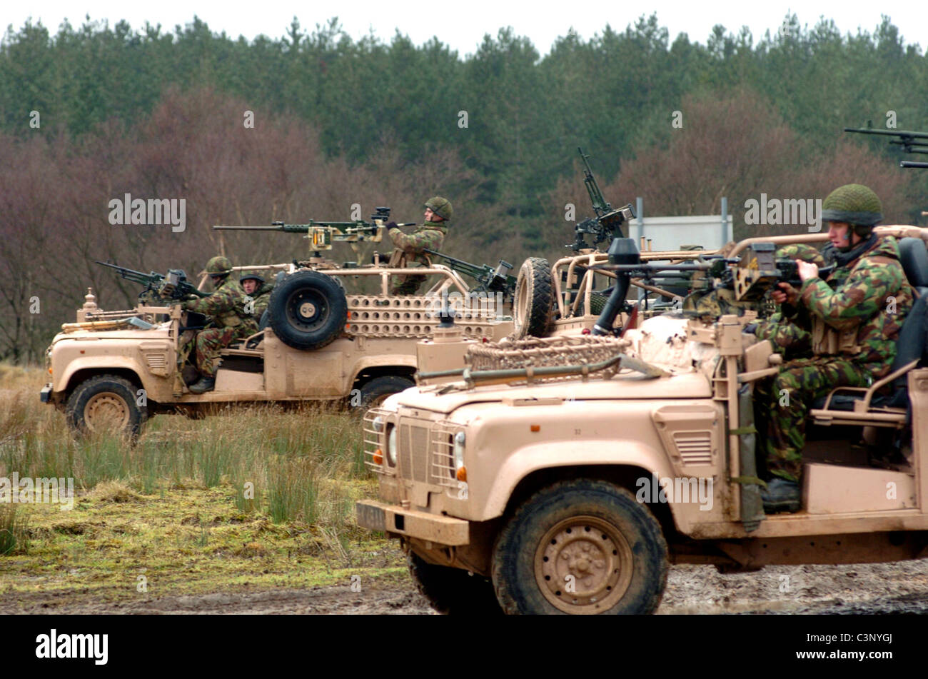 Pink panther land rover desert hi-res stock photography and images - Alamy