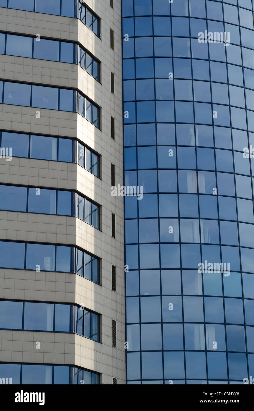 Windows of office block hi-res stock photography and images - Alamy