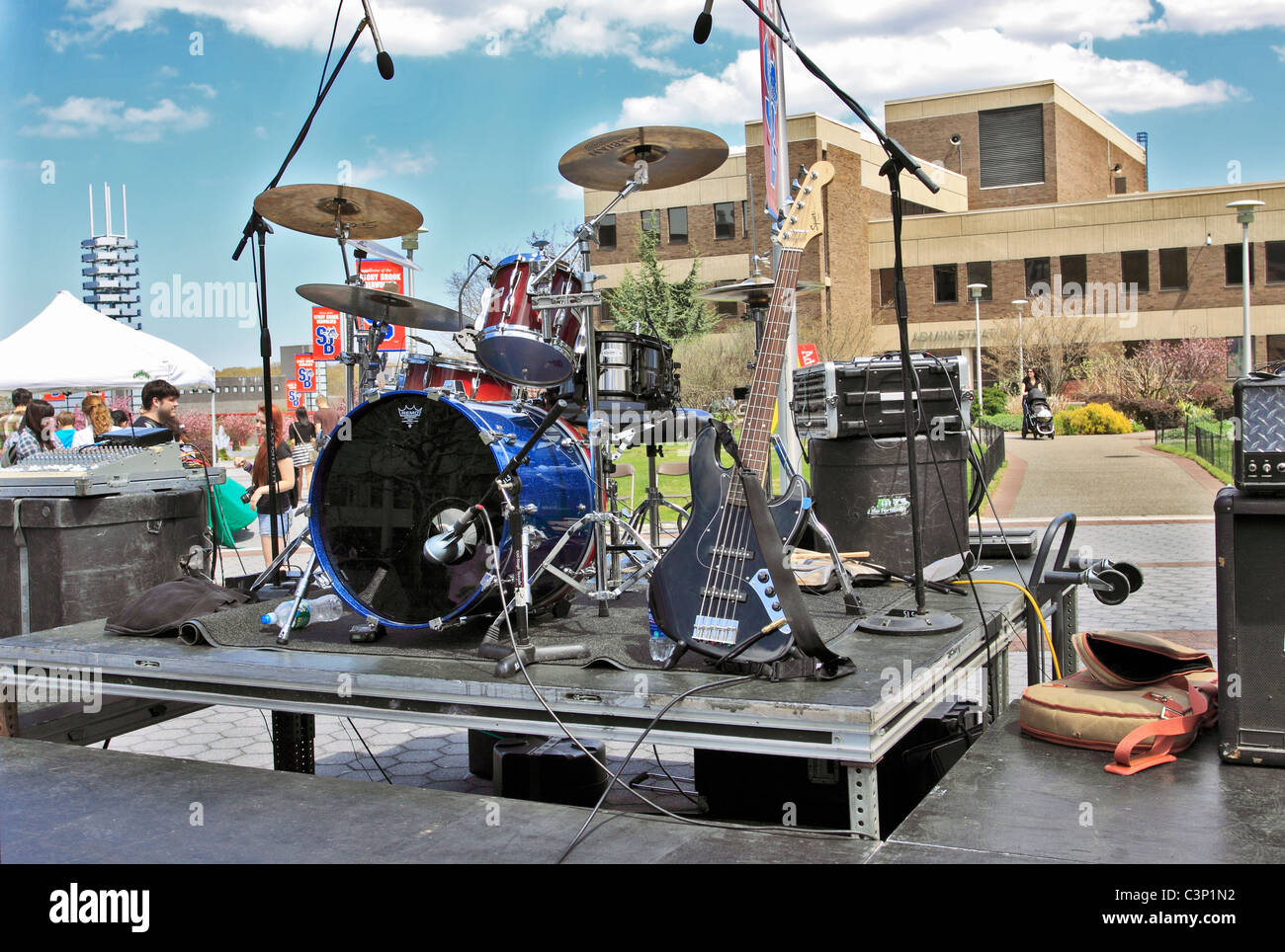 Rock band instruments hi-res stock photography and images - Alamy
