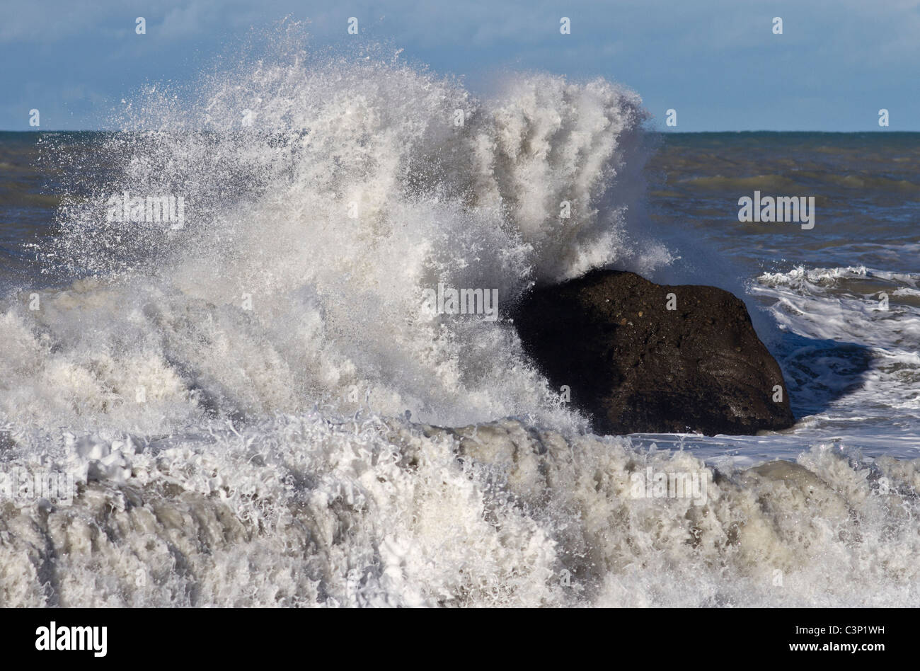 Wave crashing hi-res stock photography and images - Alamy