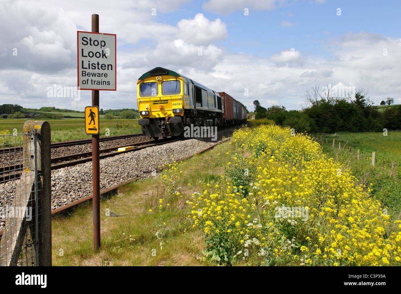 Pedestrian railway crossing hi-res stock photography and images - Alamy