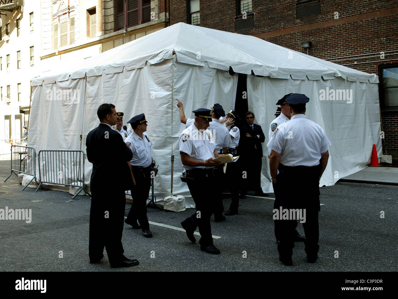 President Barack Obama's security outside the Ed Sullivan Theater after ...
