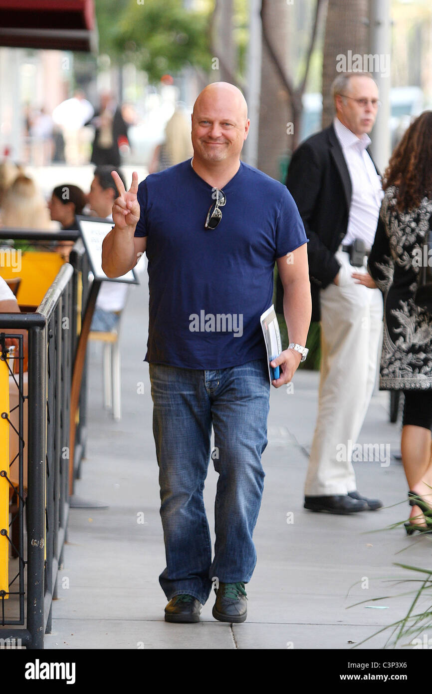 The Shield' star Michael Chiklis out and about in Beverly Hills Los ...