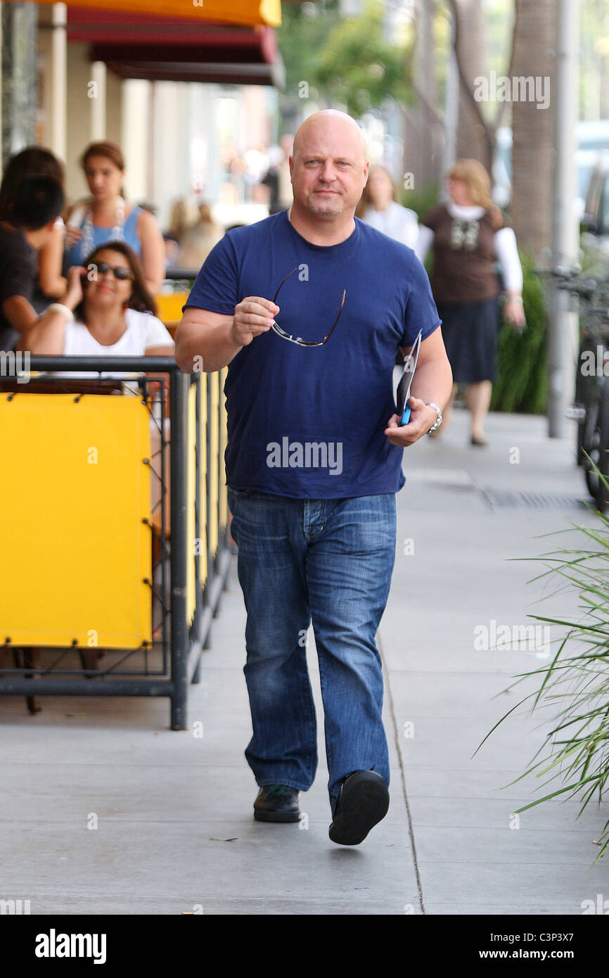 The Shield' star Michael Chiklis out and about in Beverly Hills Los ...