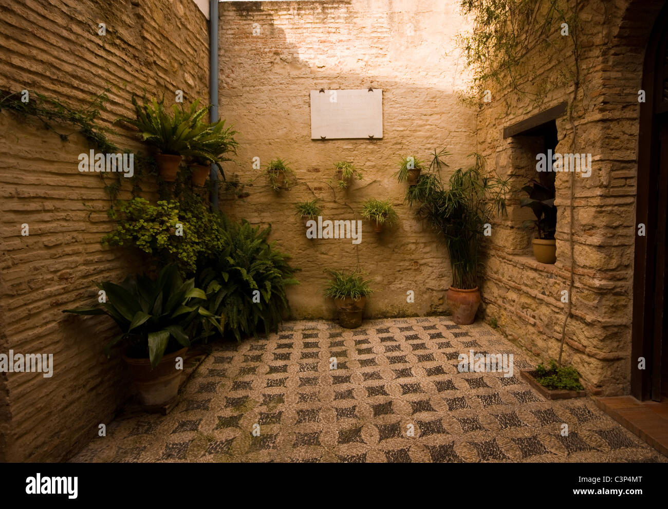 WALLS OF THE ANCIENT JEWISH SYNAGOGUE IN CORDOBA SPAIN Stock Photo - Alamy