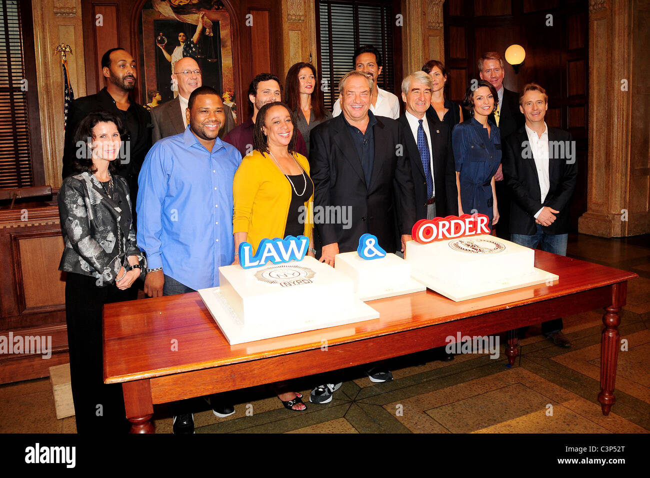 Katherine Oliver, Jesse L. Martin, Anthony Anderson, Dann Florek, S ...