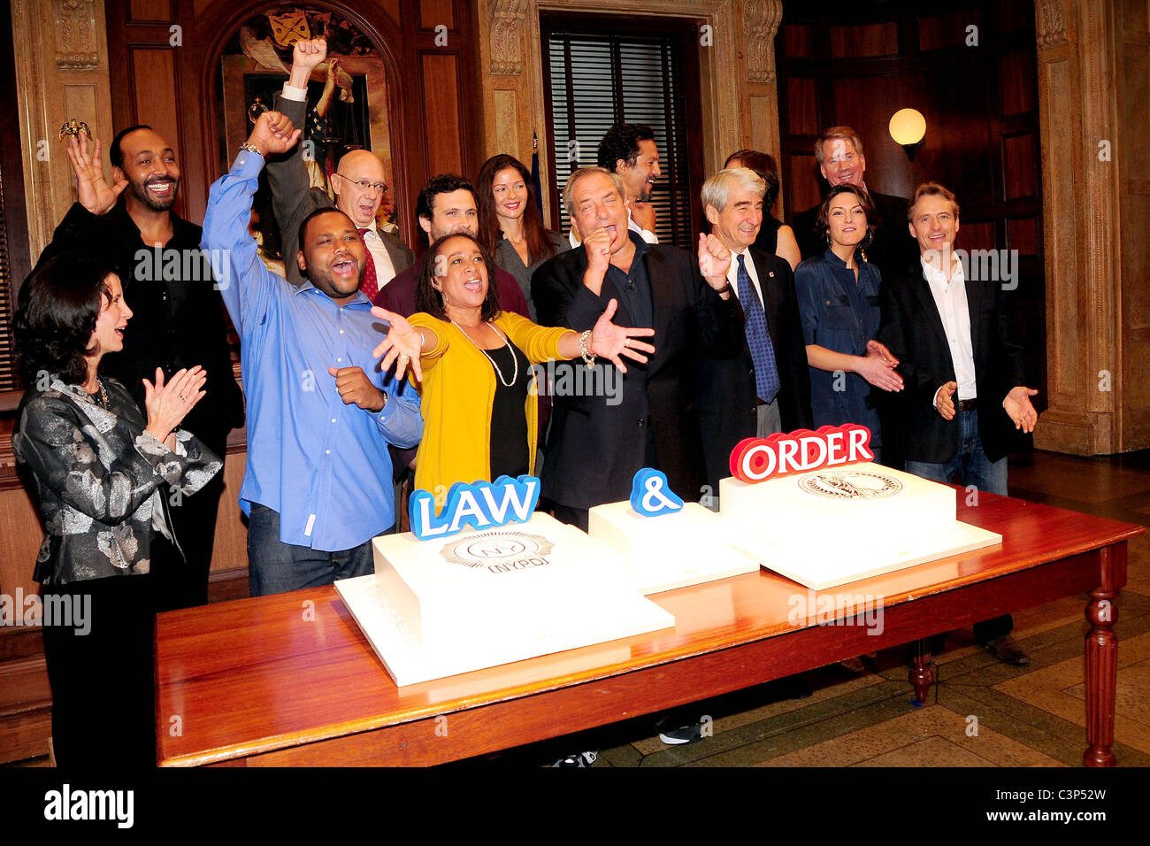 Katherine Oliver, Jesse L. Martin, Anthony Anderson, Dann Florek, S ...