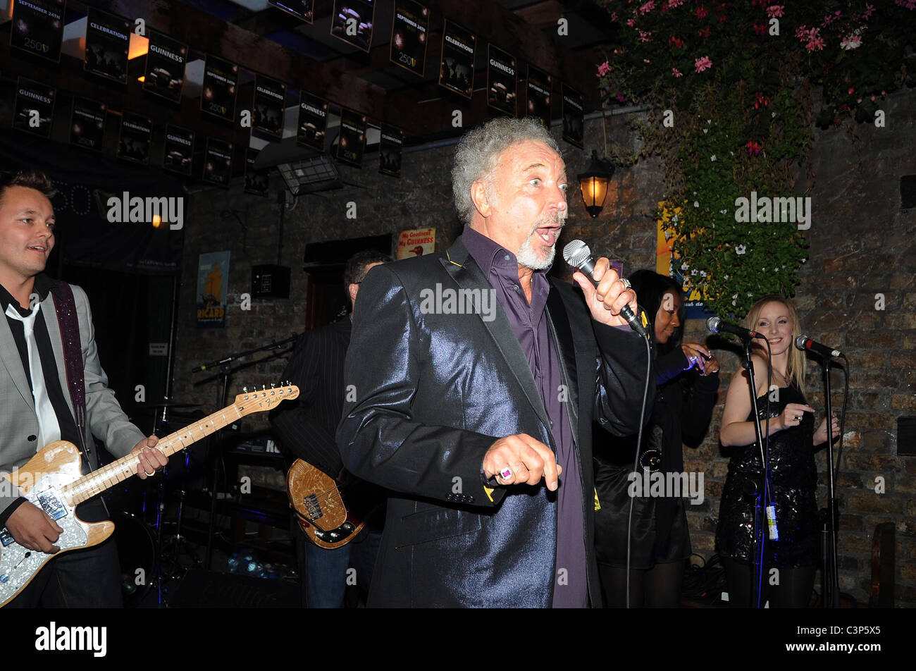 Tom Jones performs a surprise gig at The Brazen Head Pub, the oldest ...
