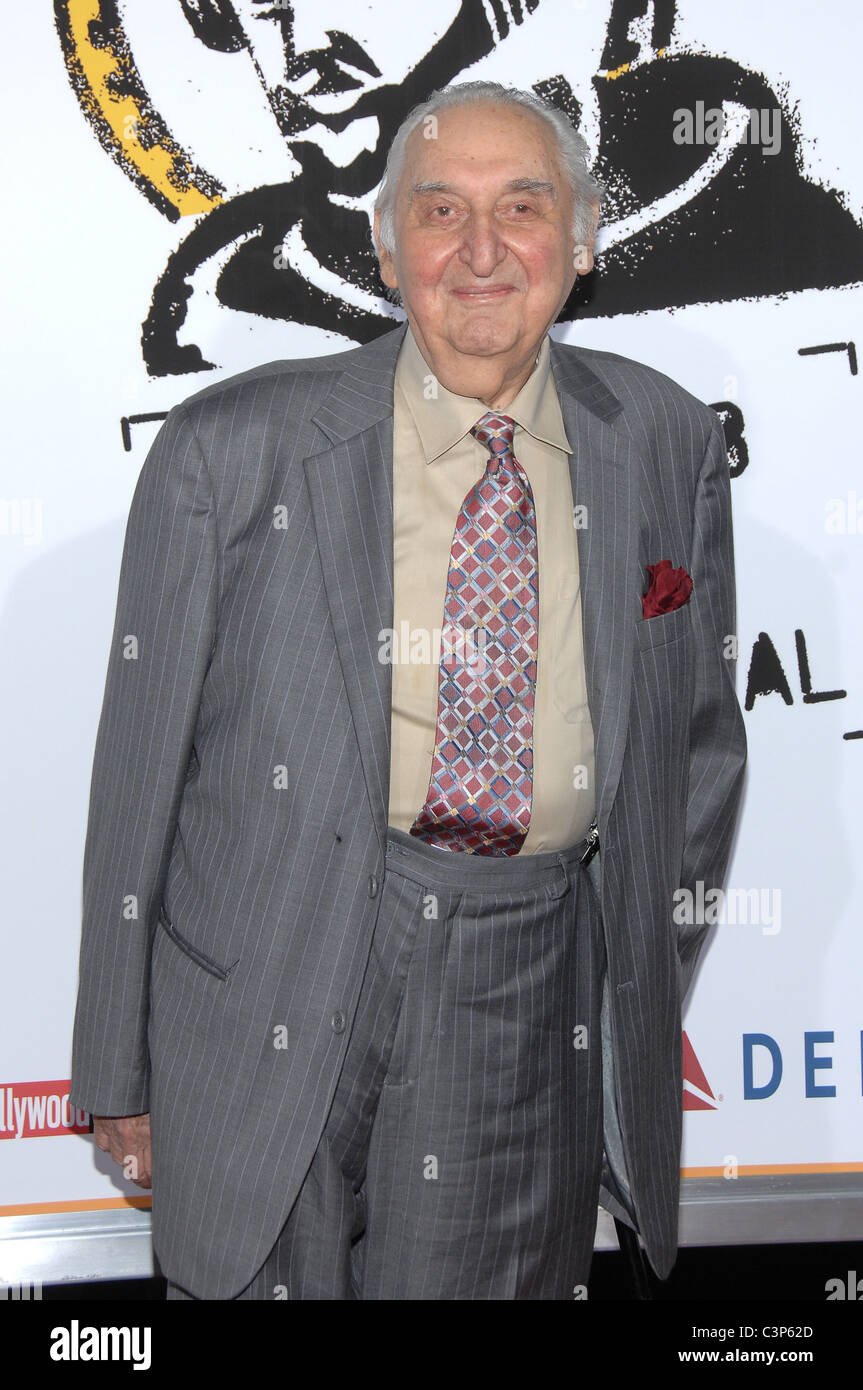 Fyvush Finkel Premiere of 'A Serious Man' at the Ziegfeld Theatre New ...