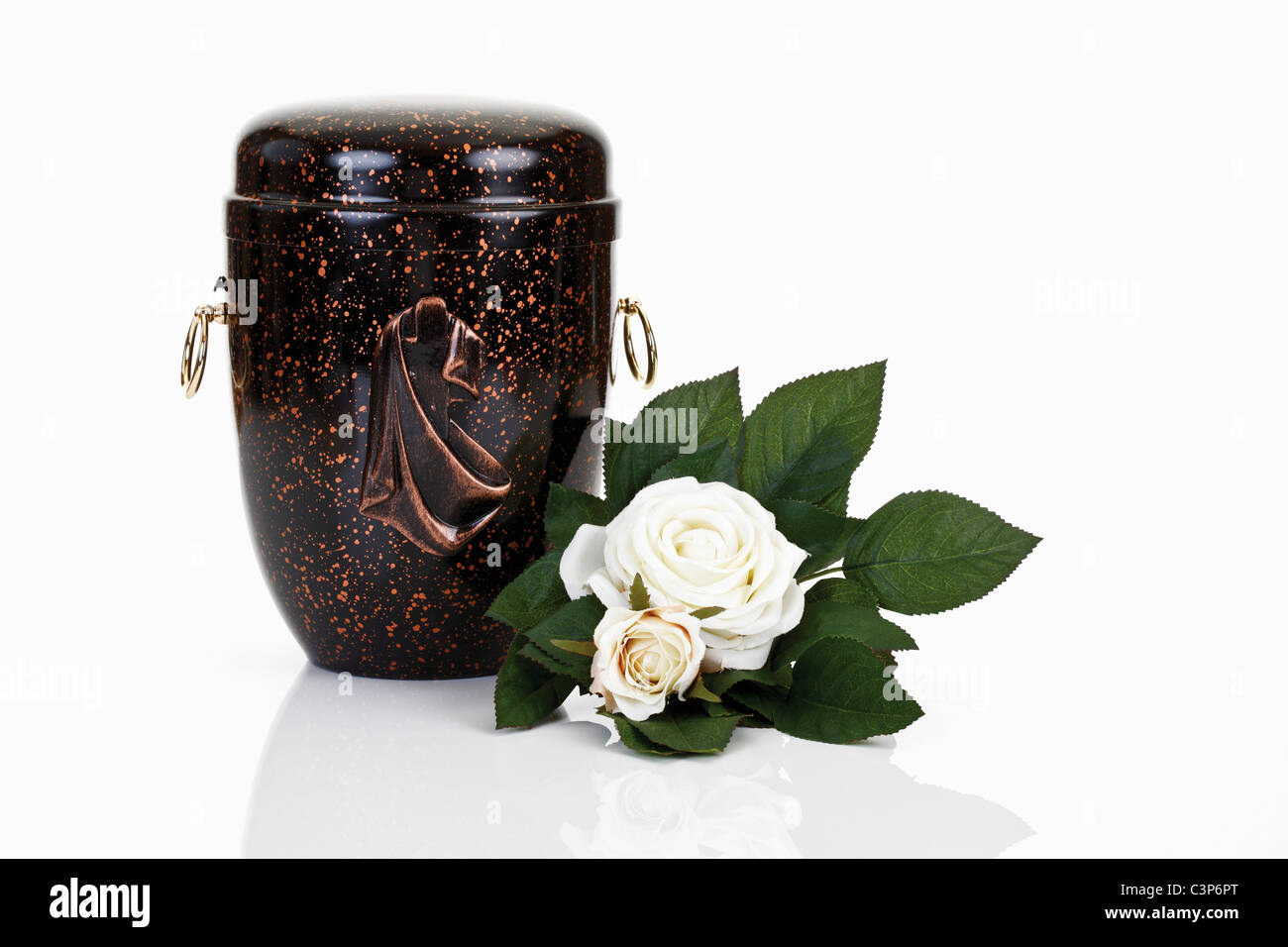 Cremation urn and white rose flower Stock Photo - Alamy
