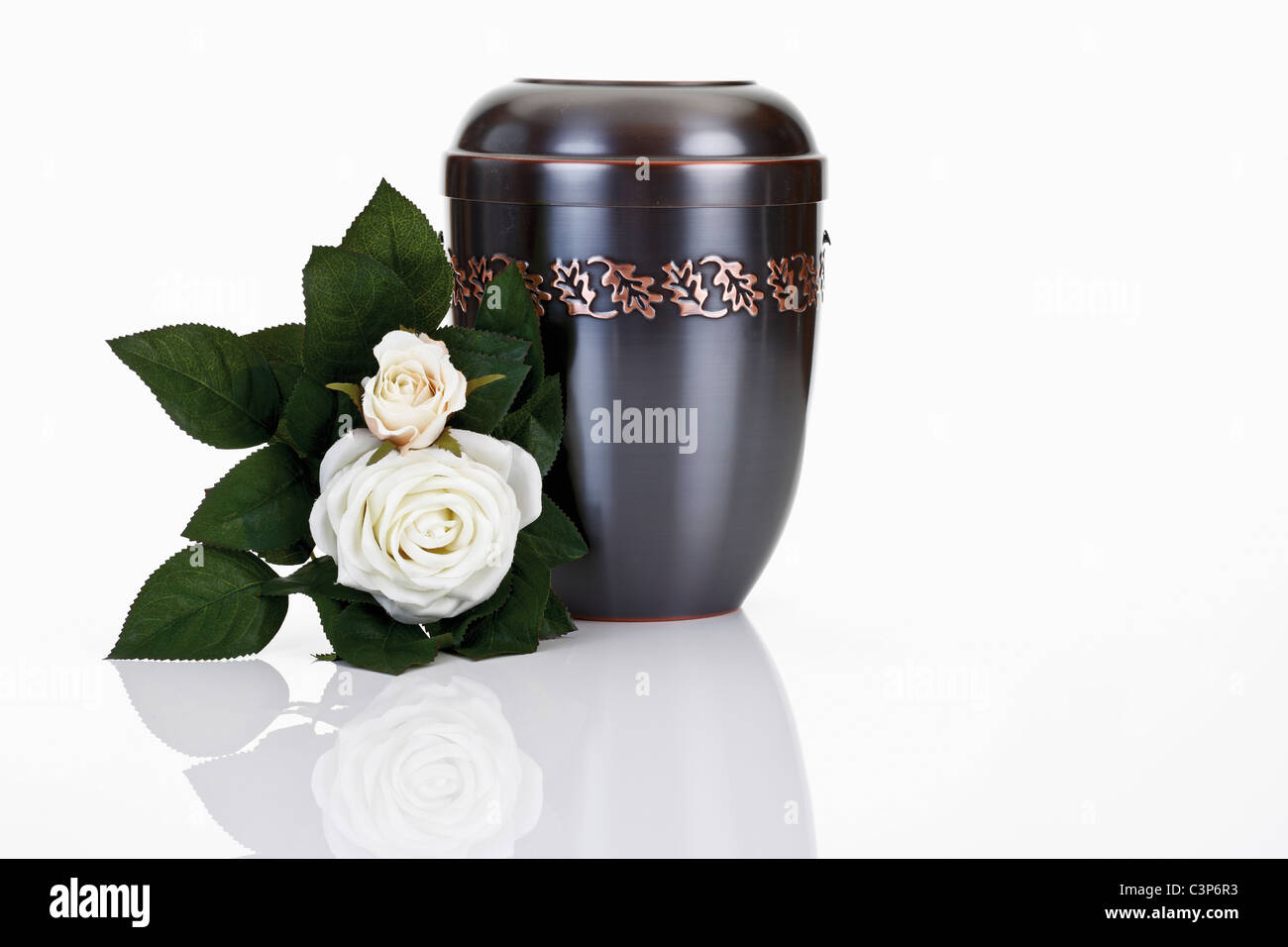 Ornate flower urn hi-res stock photography and images - Alamy