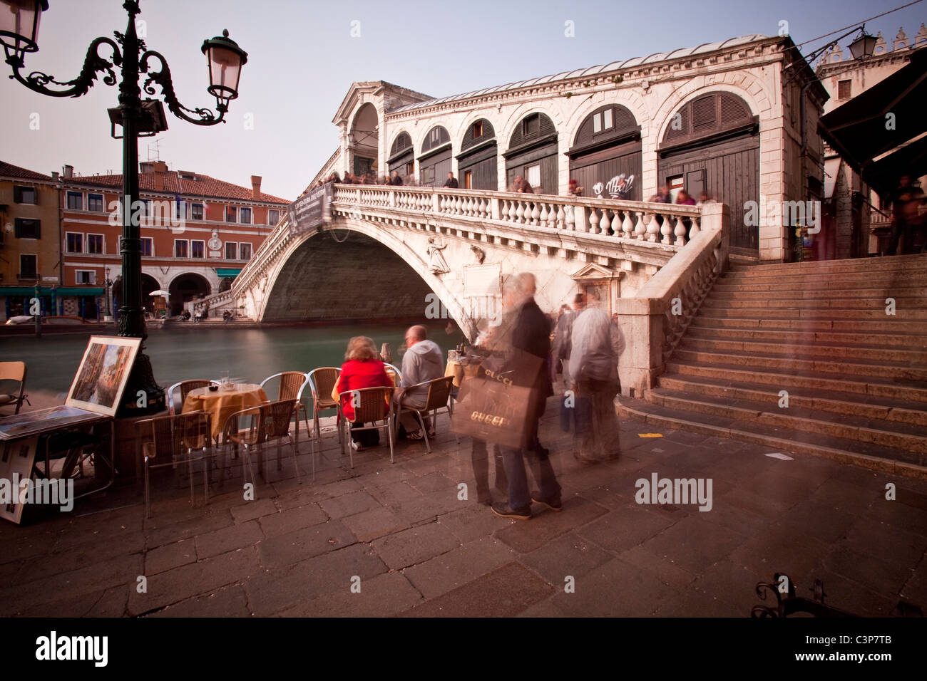 Outdoor Restaurant, The Rialto Bridge, Venice, Italy Stock Photo - Alamy