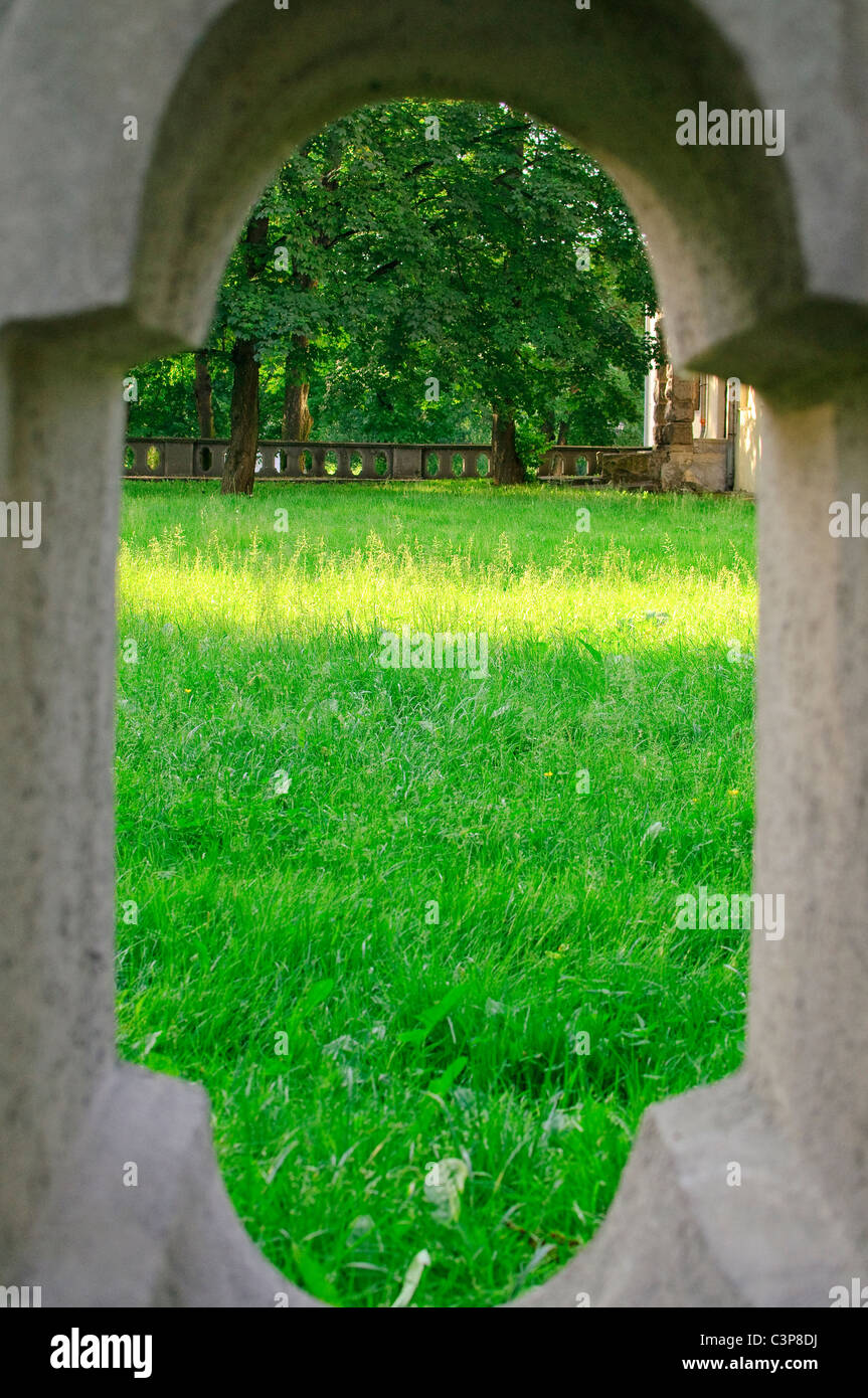 View through stone frame hi-res stock photography and images - Alamy