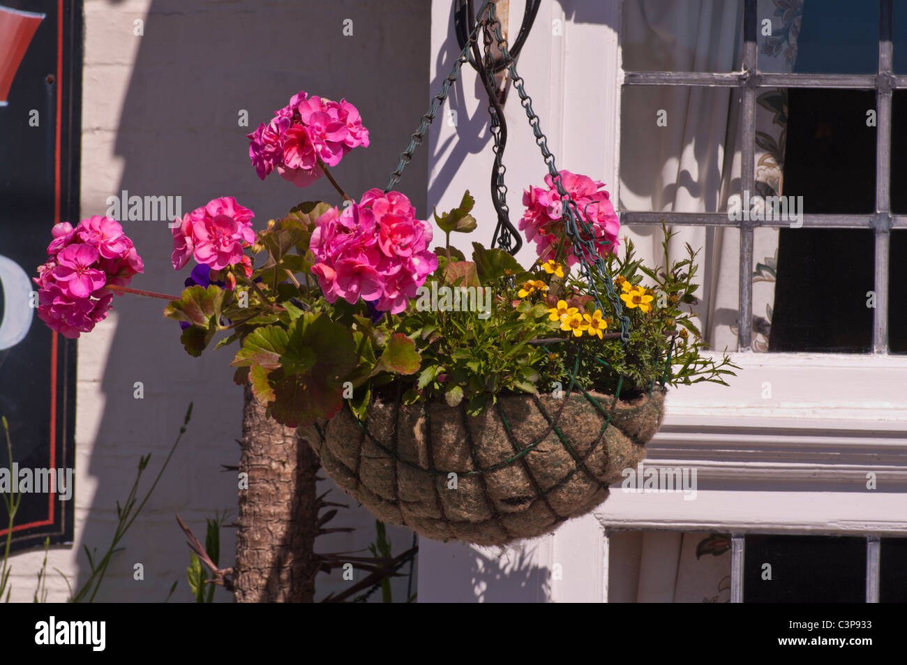 Hanging baskets basket hi-res stock photography and images - Alamy