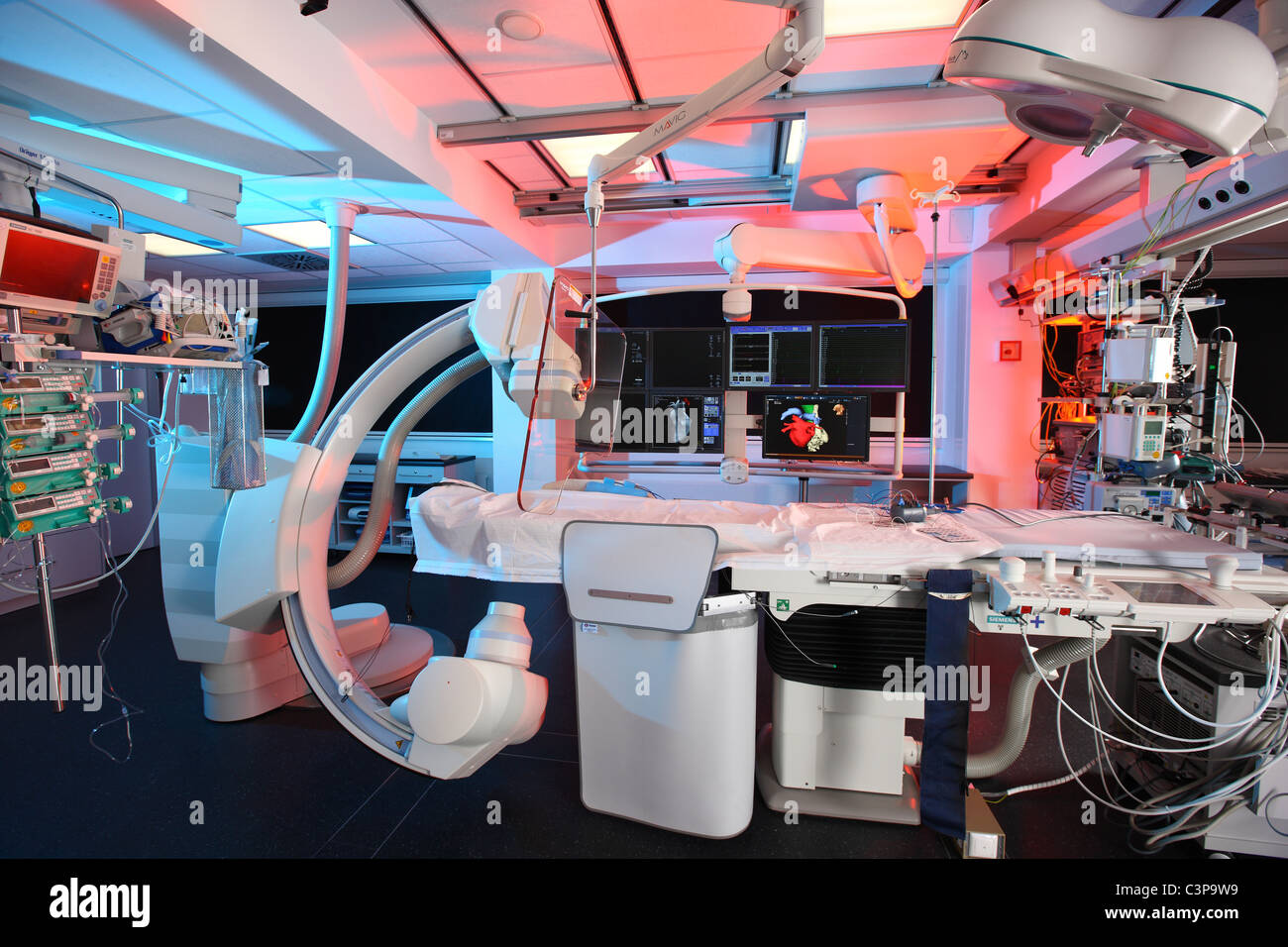 Cardiac catheter catheterization High Resolution Stock Photography and ...