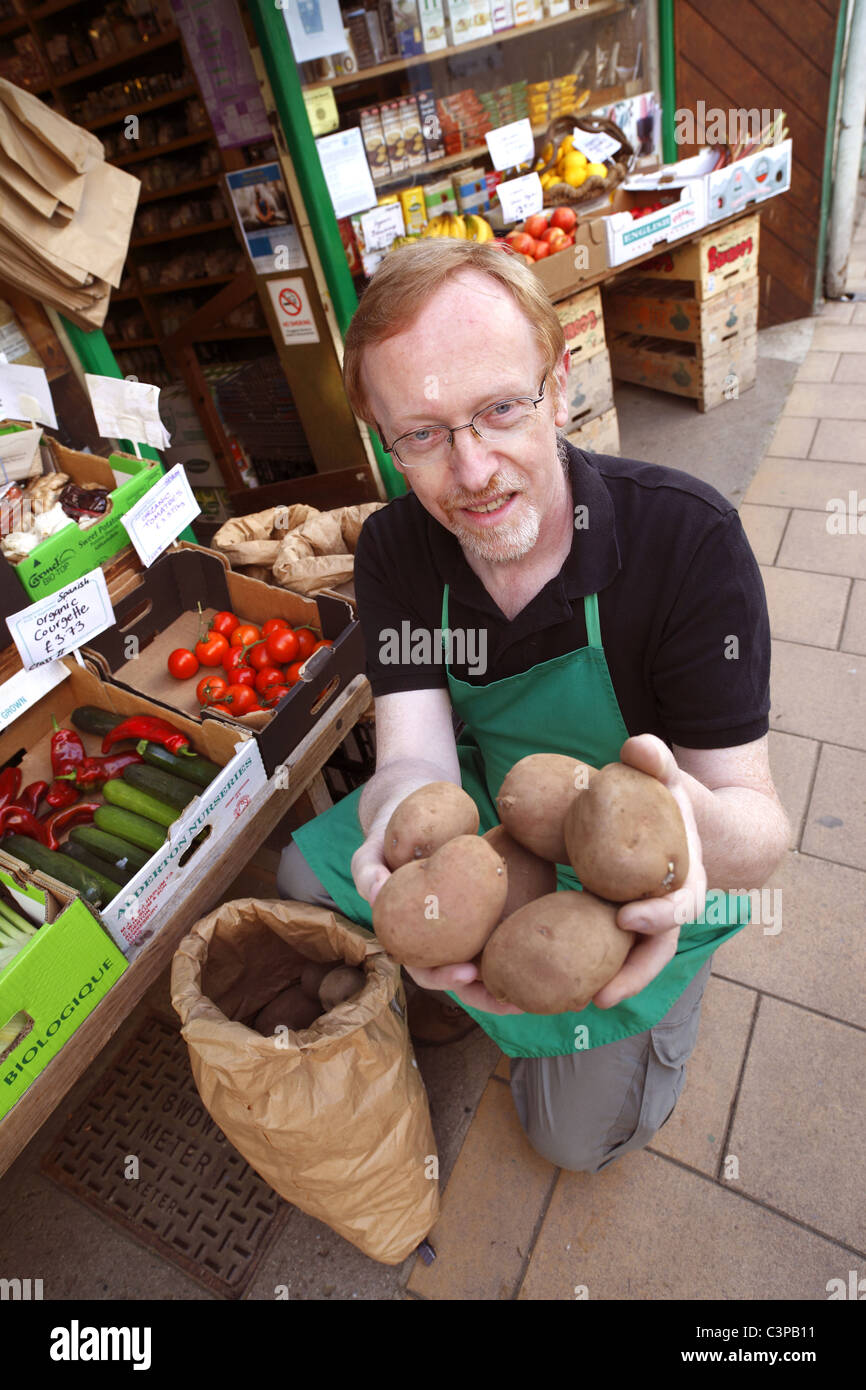 Shopkeeper hi-res stock photography and images - Alamy