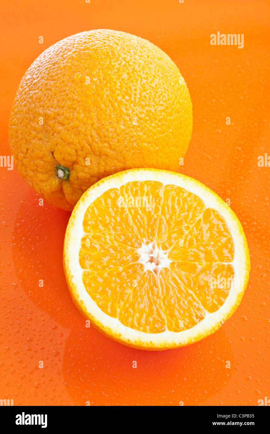 Two whole oranges hi-res stock photography and images - Alamy